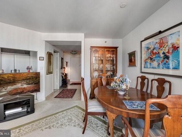 W Rittenhouse Sq Unit,philadelphia, Flat For Sale