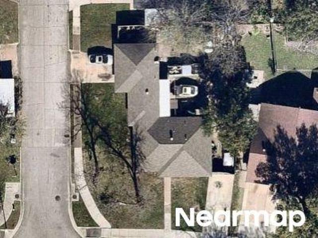 W Riverwood Dr