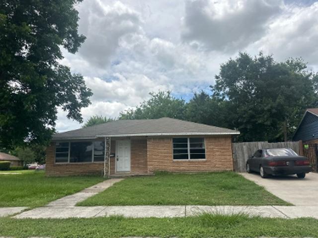 W Riverwood Dr