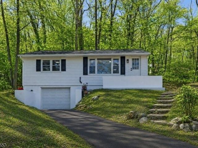 W Shawnee Trl, Jefferson Township, Home For Sale