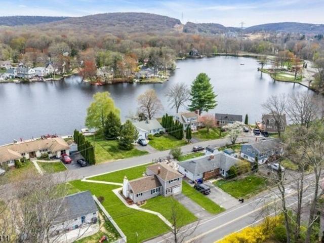 W Shawnee Trl, Jefferson Township, Home For Sale