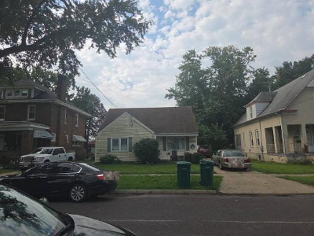 W Sherman Ave