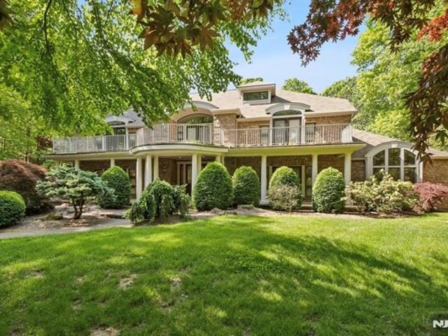 W Shore Dr, Kinnelon, Home For Sale