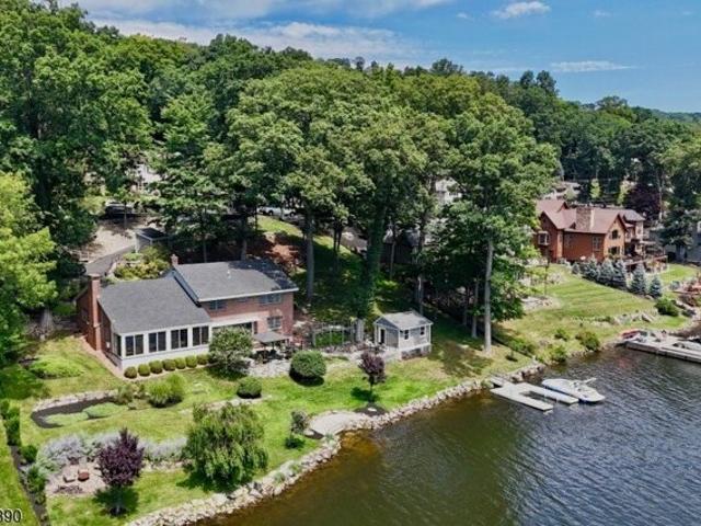 W Shore Trl, Sparta, Home For Sale