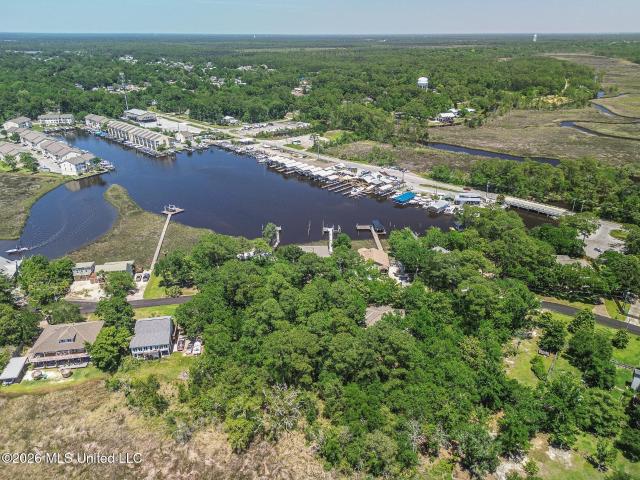 W Simmons Circle, Ocean Springs, MS 39564
