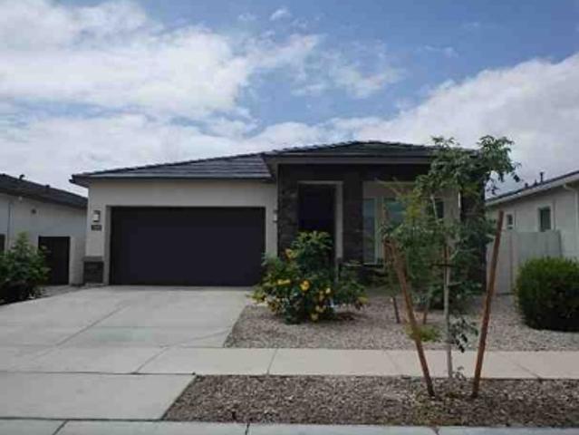 W Smoketree Dr