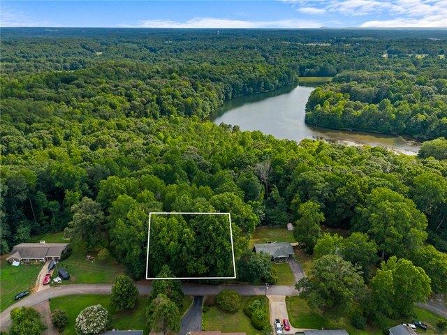 W Springwood Dr, Seneca, SC 29678