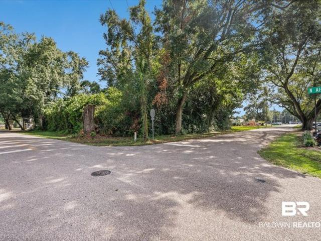 W Spruce Ave, Foley, AL 36535