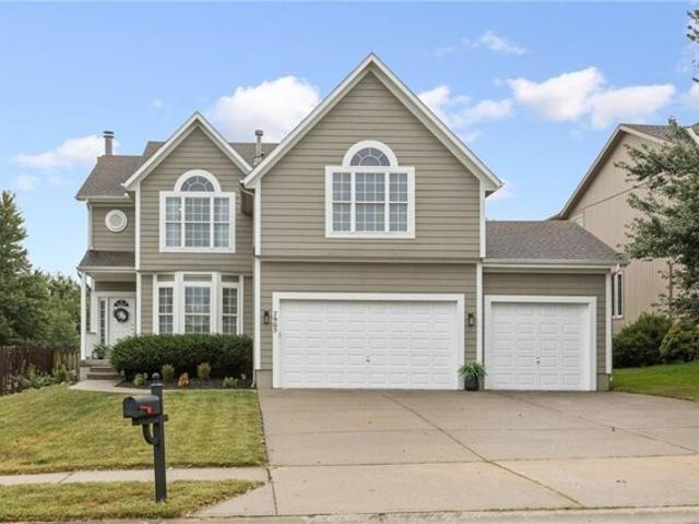 W Th Pl, Overland Park, Home For Sale