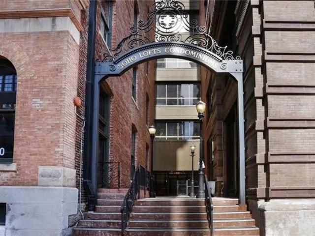 W Th St Apt,kansas City, Condo For Sale