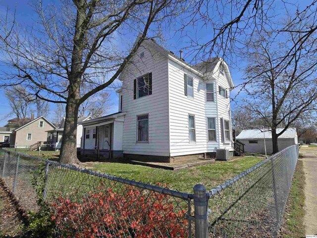 W Th St, Beardstown, Home For Sale