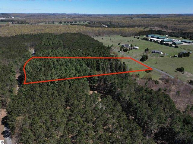 W Timber Ln, Empire, MI 49630