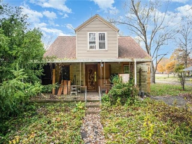 W Utica St, Sellersburg, Home For Sale