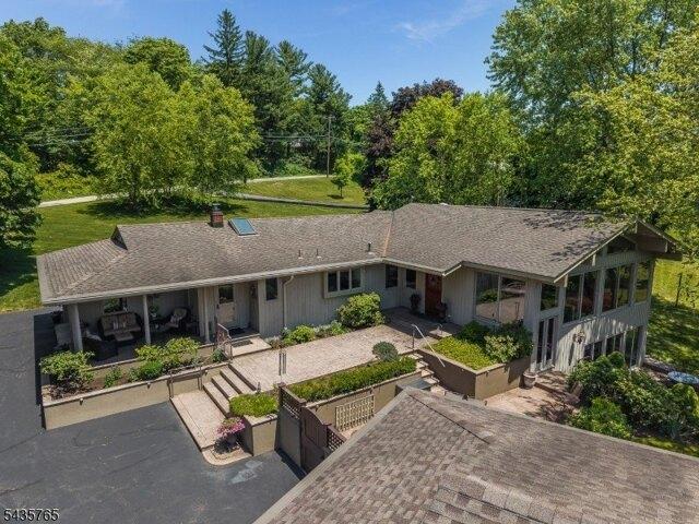 W Valley Brook Rd, Washington Township, Home For Sale