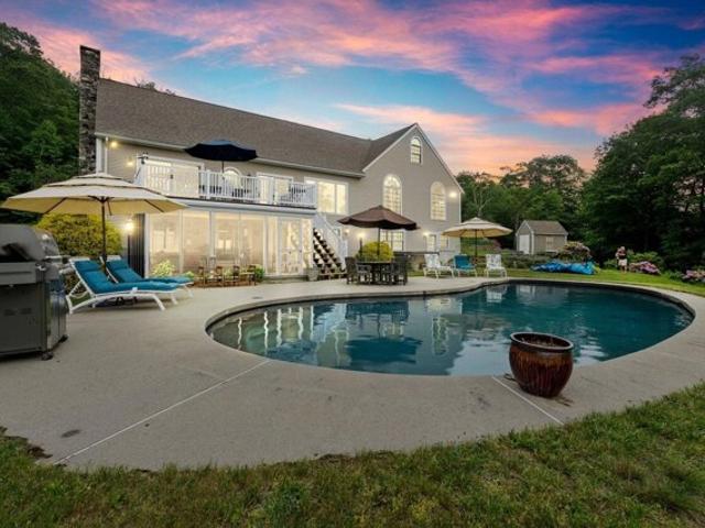 W View Dr, Peterborough, Home For Sale