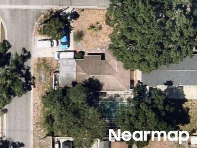 W Wallace Ave