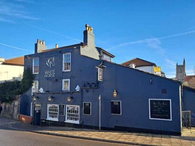W White Horse, High Street, Pub For Sale