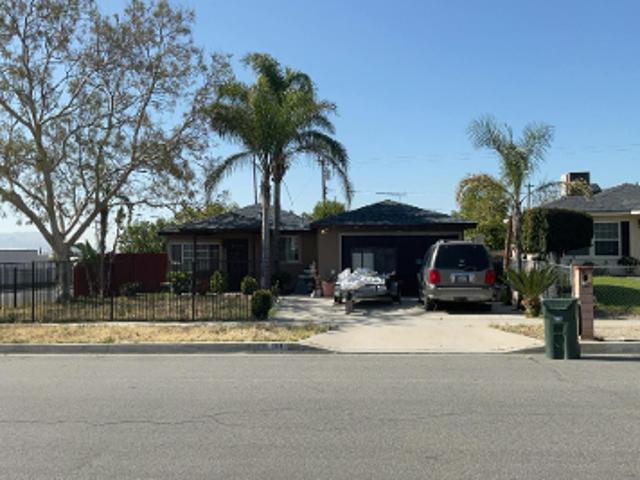 W Woodcrest St