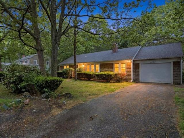 W Yarmouth Rd, Yarmouth Port, Home For Sale