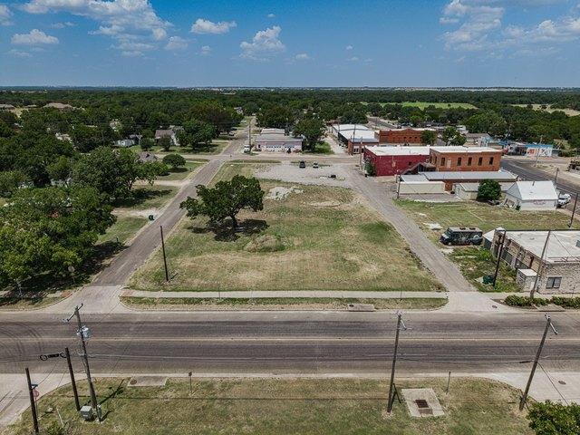 W 04th St, Crawford, TX 76638