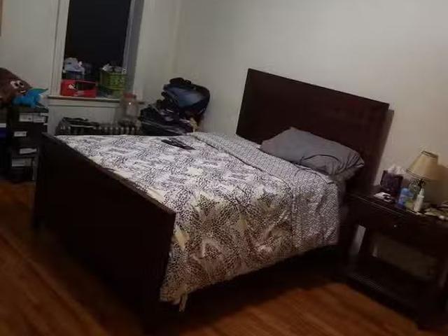 W 166th St, The Bronx, NY, US, W 166th Street, The Bronx, NY.