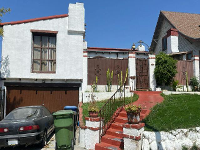W 18th St
