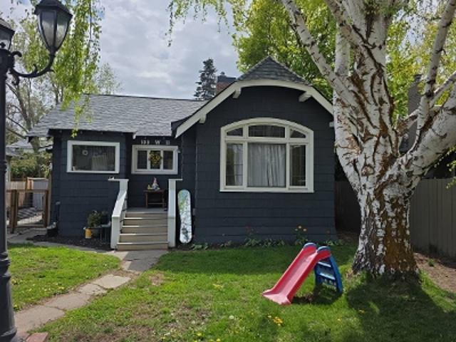 W 11th Ave
