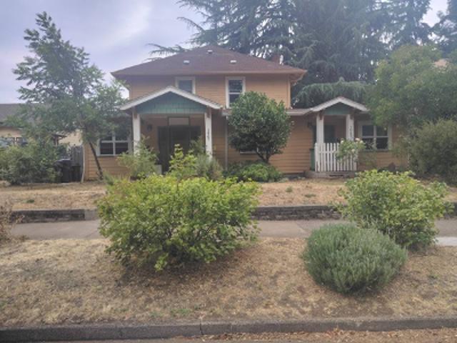 W 11th Ave