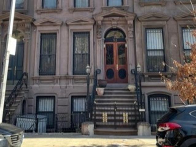 W 130th St