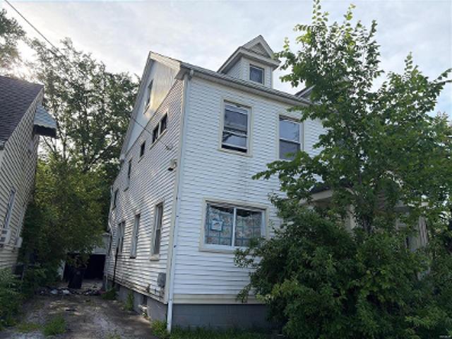 W 130th St