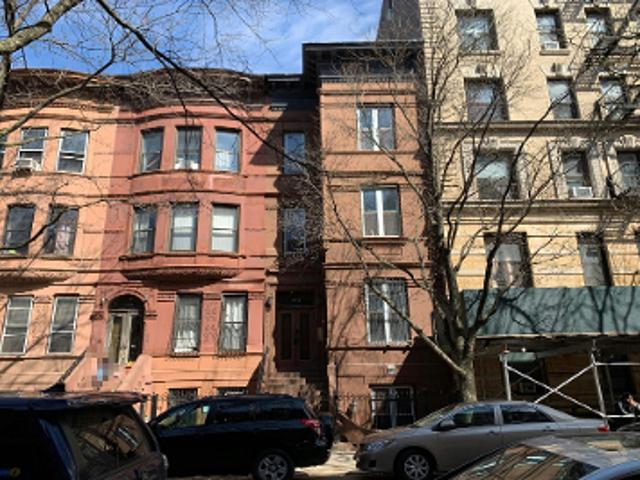 W 137th St