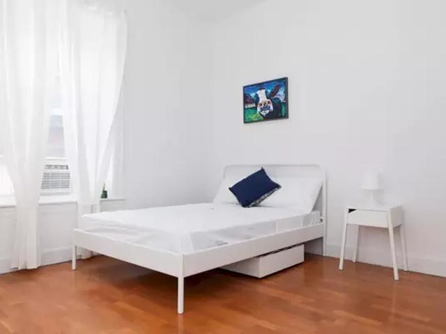 W 136th St #142
