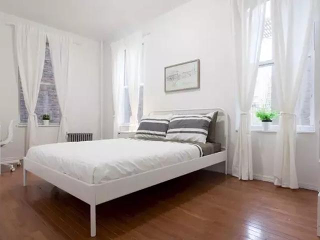 W 136th St #135