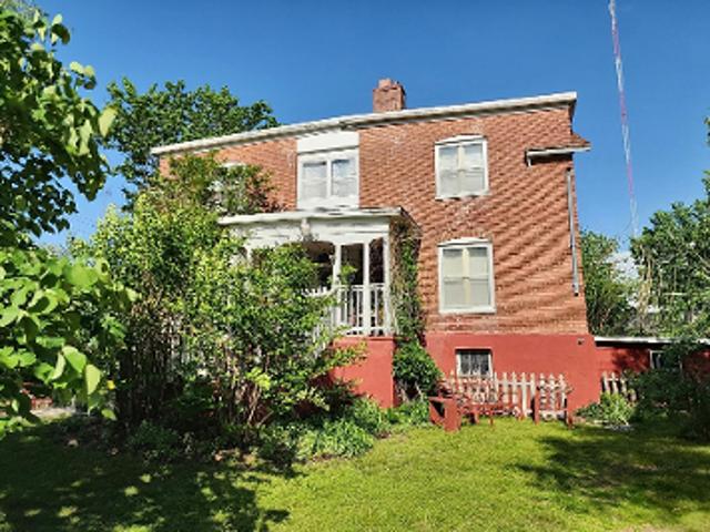 W 13th St