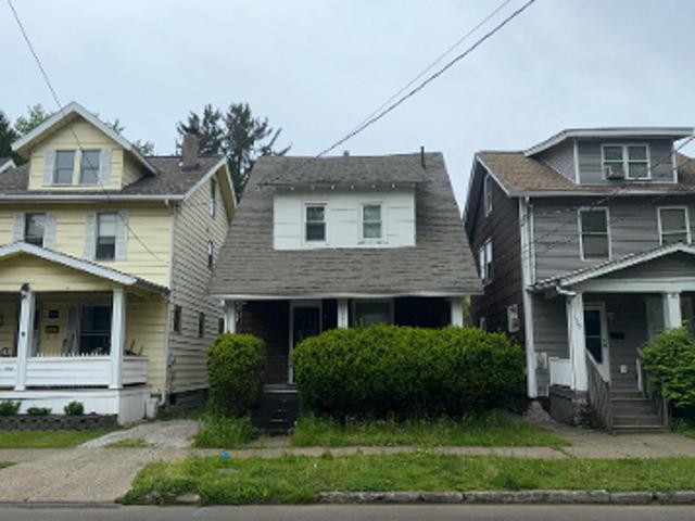 W 27th St