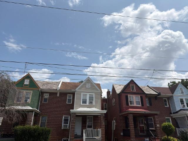W 30th St
