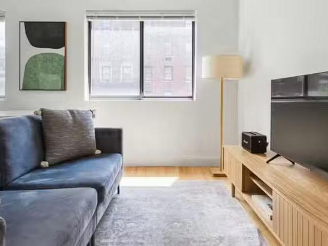 W 31st St, Brooklyn, NY