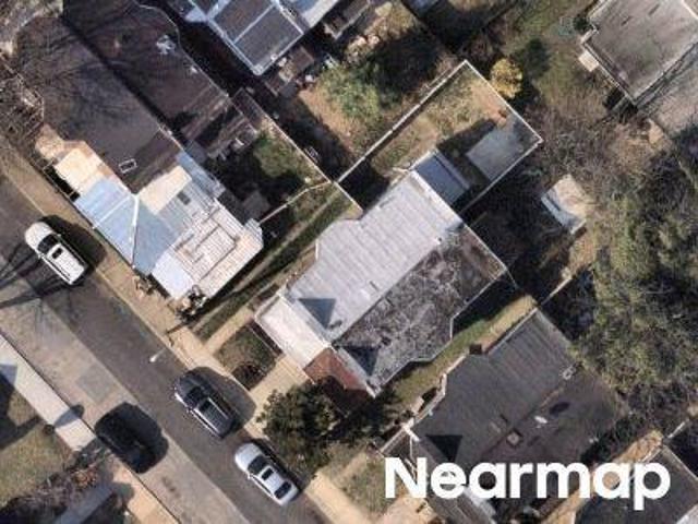 W 33rd St