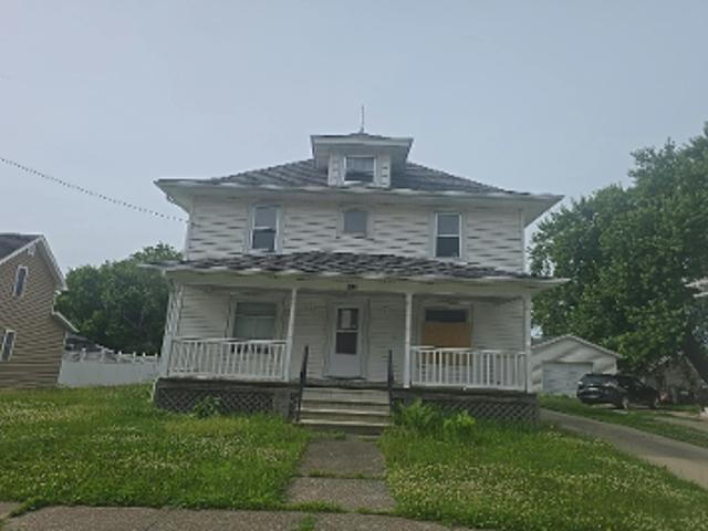 W 3rd St