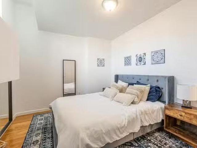 W 51st St, New York City, NY