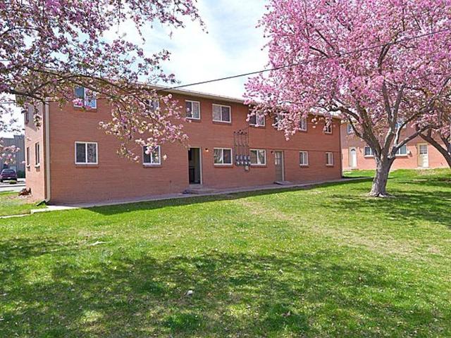 W 6th Place 2 Bedroom Apartment for Rent at W 6th Pl, Denver, CO 80204 Vicca Park