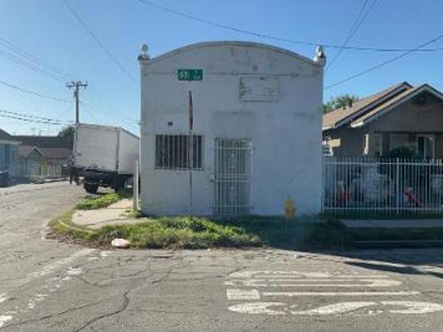 W 6th St