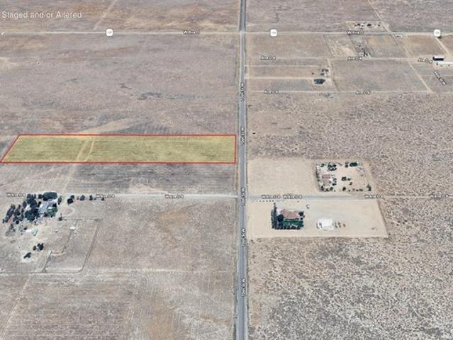 W 70th St, Lancaster, CA 93536
