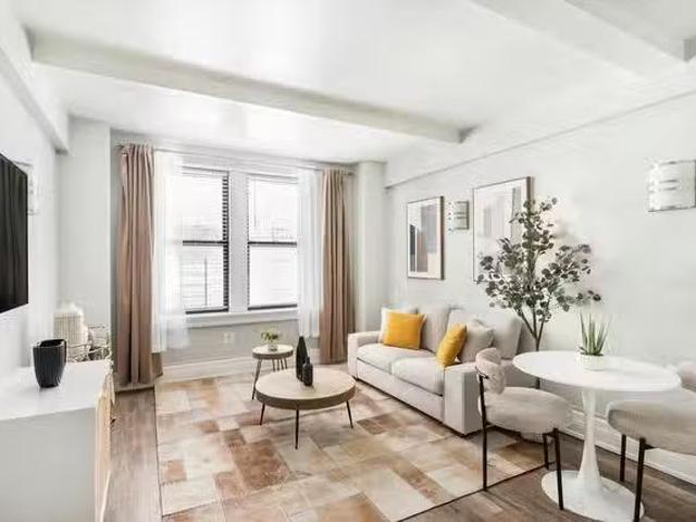 W 73rd St, New York City, NY