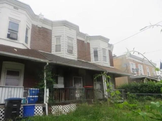 W 9th St