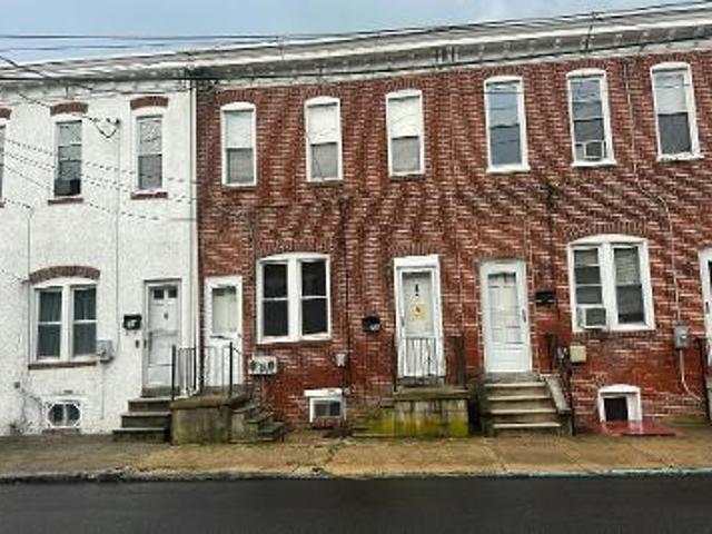 W 9th St