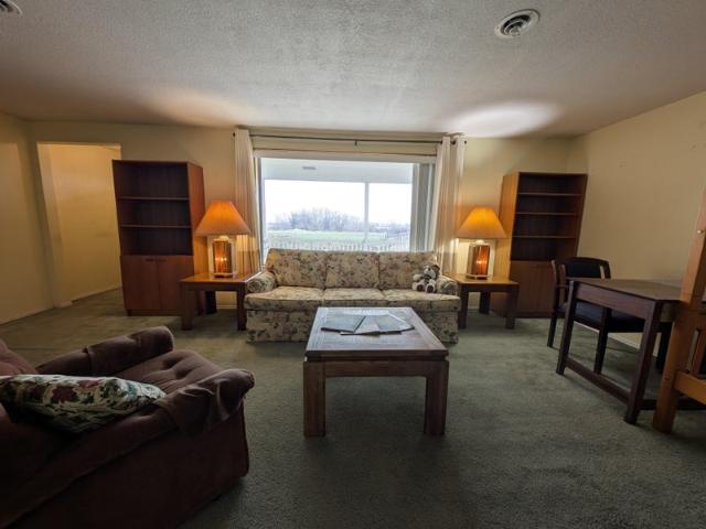 Wanted: 1 to 4 HOUSEMATES in Finley