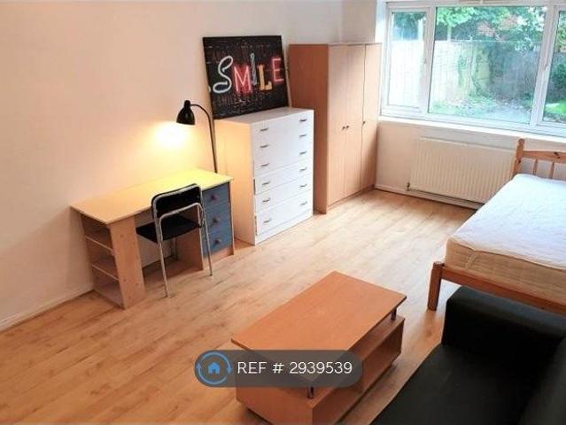 Wanborough Drive, London SW15, Room to rent, £975 pcm | PrimeLocation