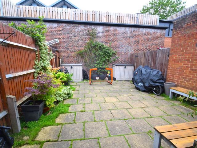 Wandle Bank, Colliers Wood, London SW19, 2 bed property to rent, £2,400 pcm | PrimeLocation