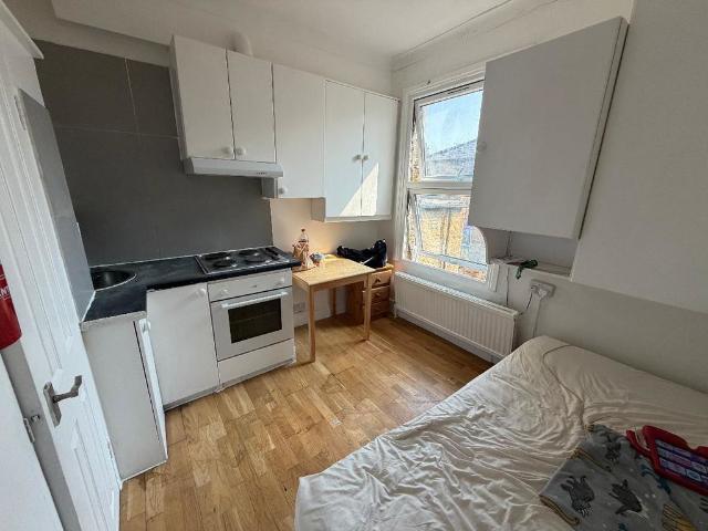 Wandsworth Bridge Road, London SW6, Property to rent, £1,300 pcm | PrimeLocation